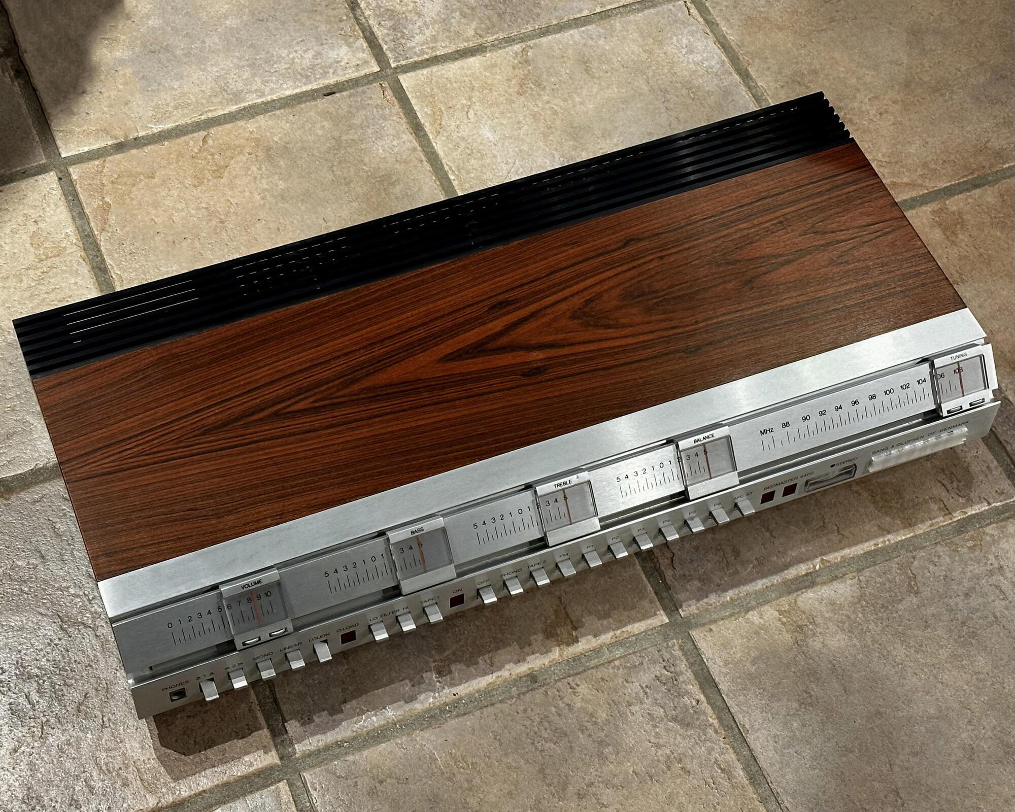 Beomaster 4400 Palisander - radioogtveksperten.dk